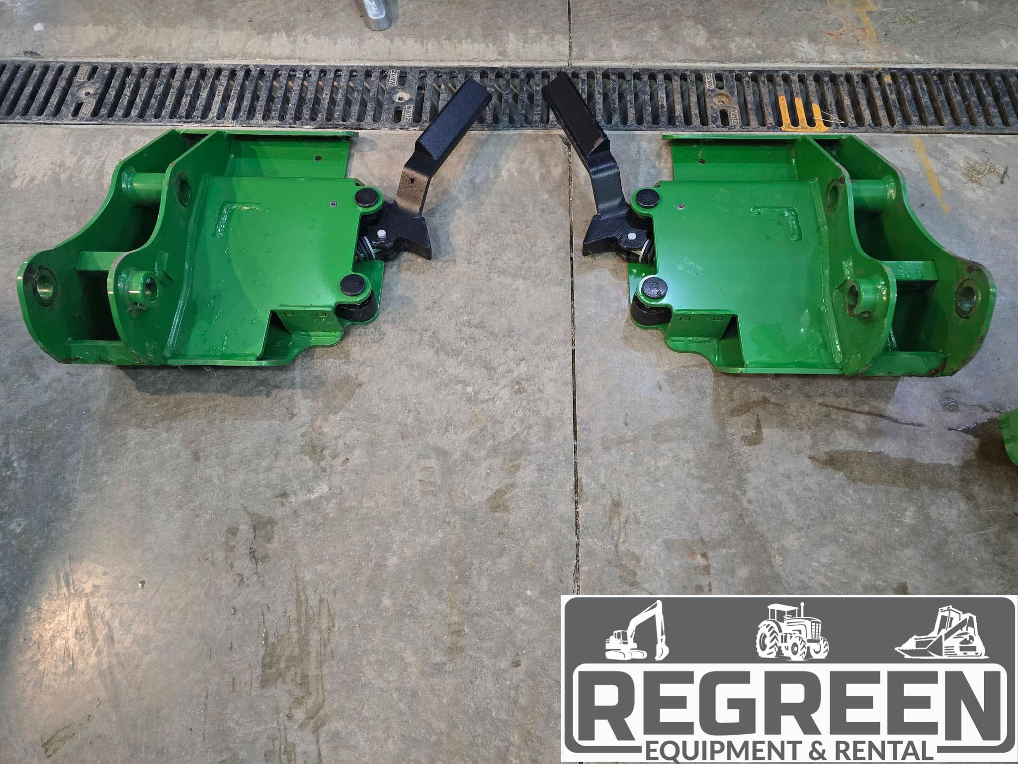 NEW - John Deere Skid Steer Carrier Attachment - ReGreen Equipment and ...